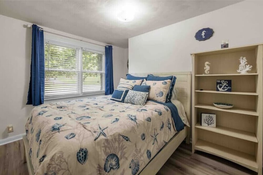 Beach Bungalow - 1 Block To Beach - Pets Welcome<br> - Norfolk, VA