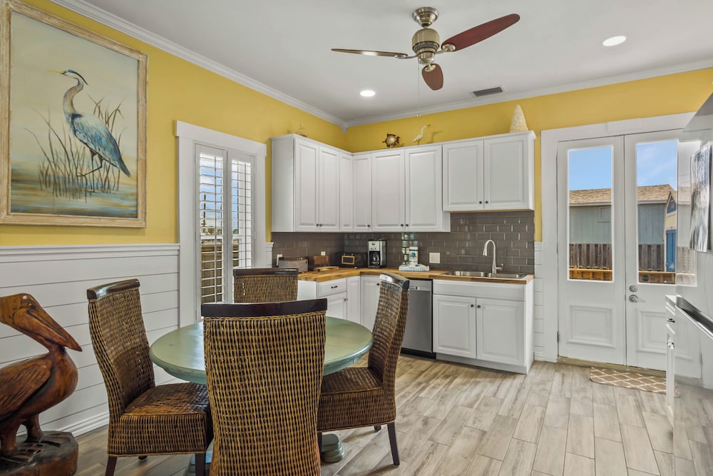 Alister House By Silver Sands Vacation Rentals - Port Aransas, TX