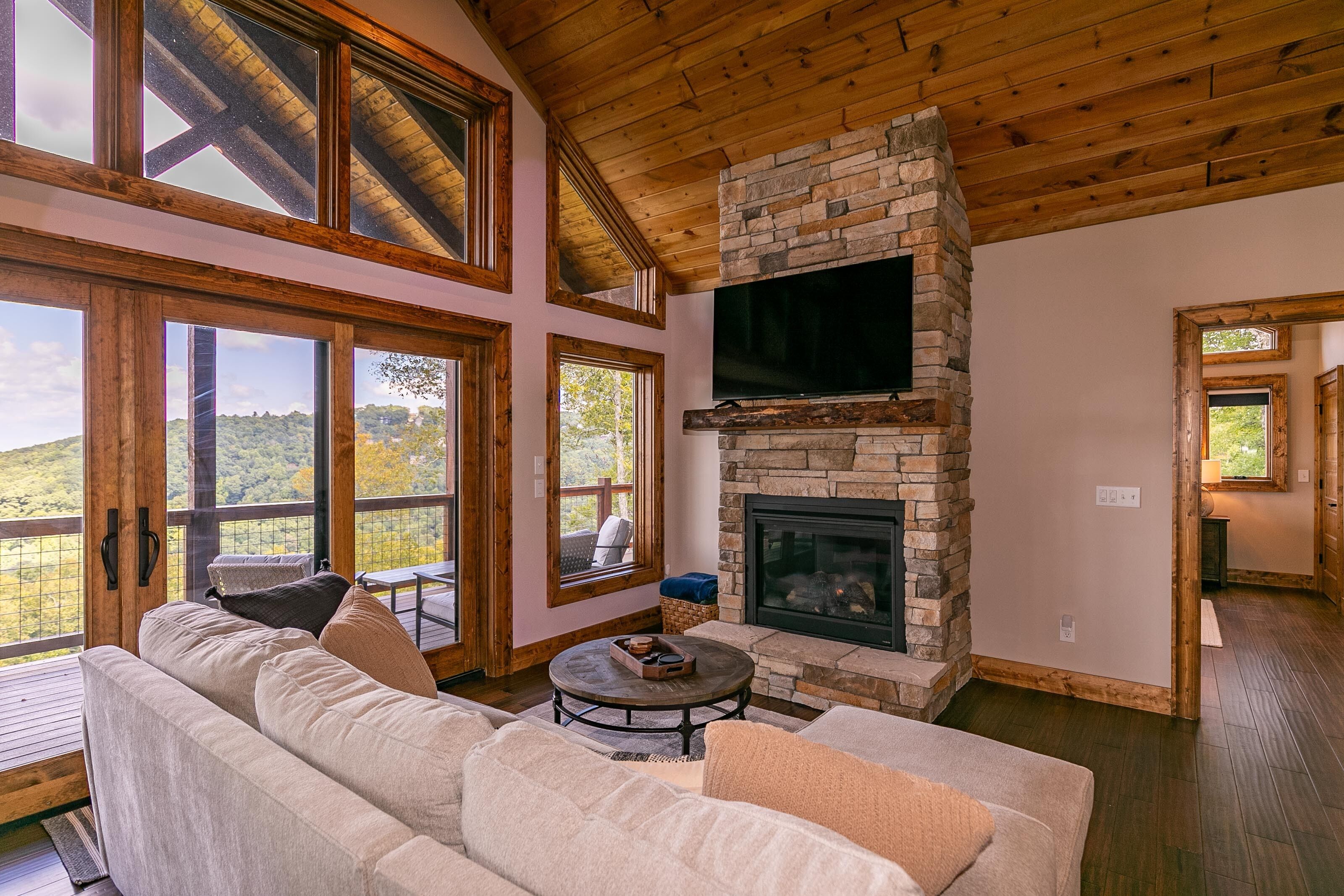 Blue Heaven - Long Range Views, Hot Tub, Luxury Home, Near Blowing Rock! - Boone, NC