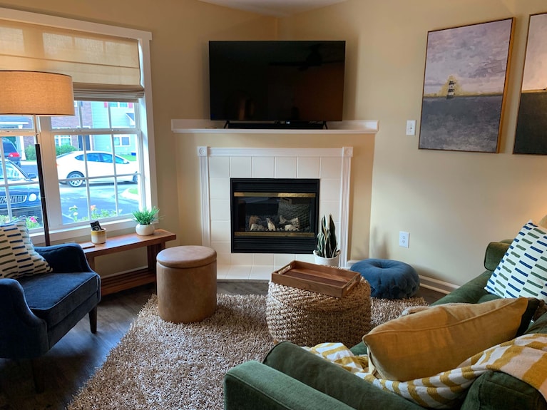 Tranquil Mid-century On Meadow: Joyfully And Passionately Created To Enjoy. - Jacksonville, NC