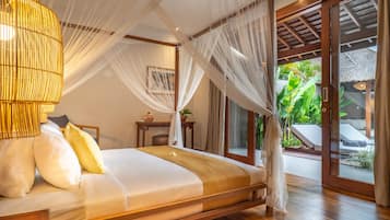 Vila, 3 quartos, piscina particular (Heliconia Villa) | Frigobar, cofres nos quartos, escrivaninha