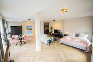KS71 - Studio apartment +S/B | Sala de estar | Televisor de ecrã plano de 25 polegadas com canais por cabo 