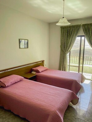 Quarto Individual Básico, 1 cama queen-size, fumadores, vista para o lago | Wi-fi grátis 
