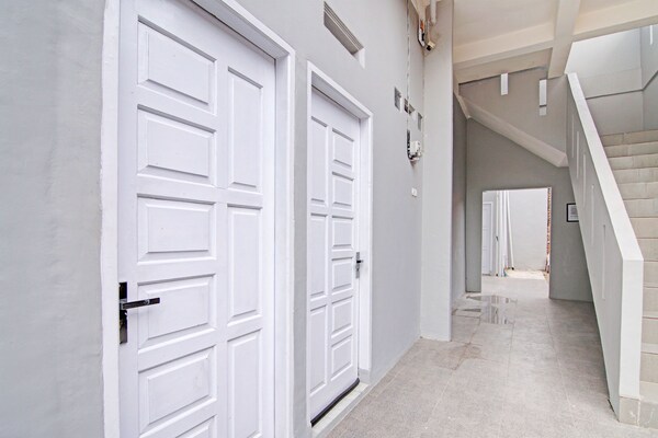 Hotel O Lavina Guesthouse - Dumai