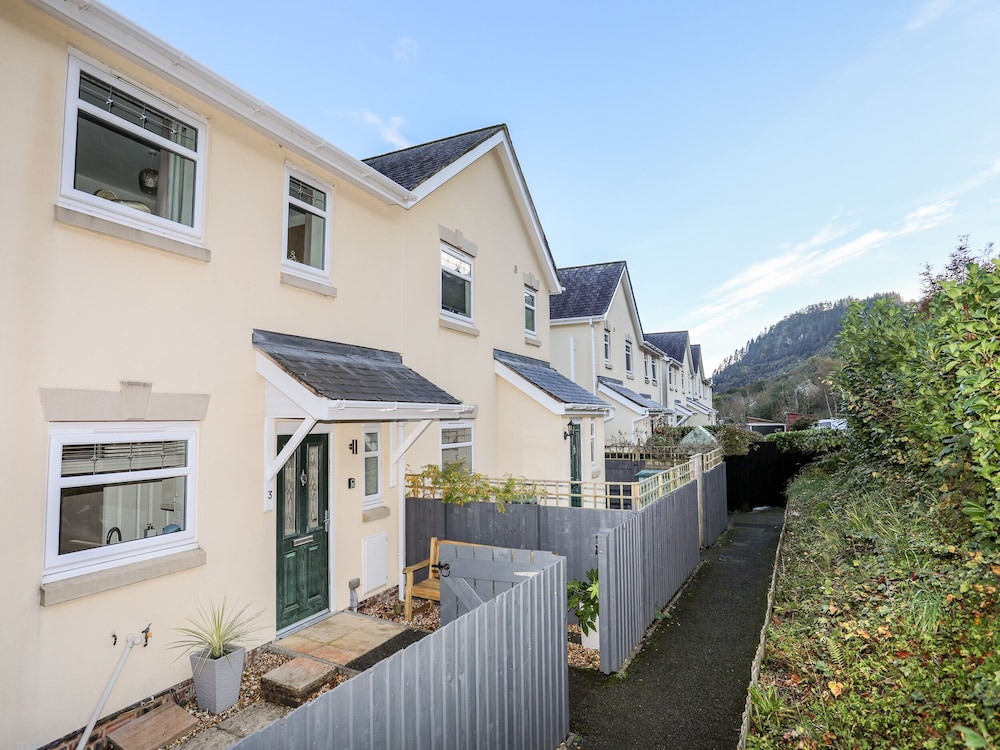3 Trem Y Dolydd - Penrhyndeudraeth