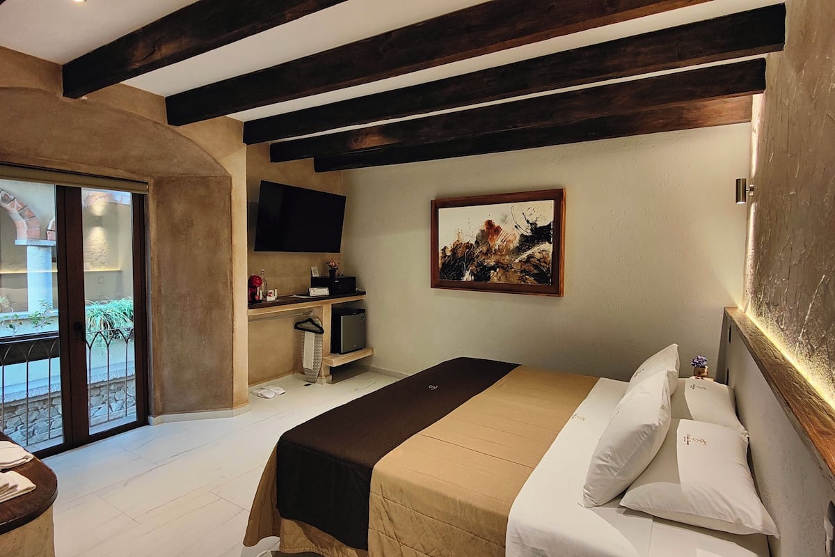 Suíte estúdio elite, 1 cama King, sacada, vista para o resort | Individualmente decorados, individualmente mobiliados, cortinas blackout