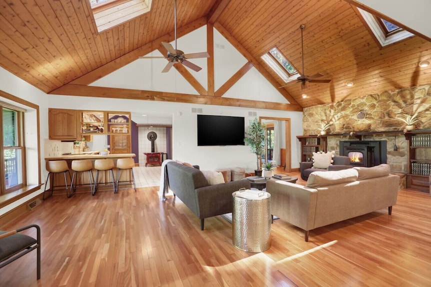 Beautiful Large Home In Private Woods With Hot Tub - Plumpton Park Zoo, Rising Sun