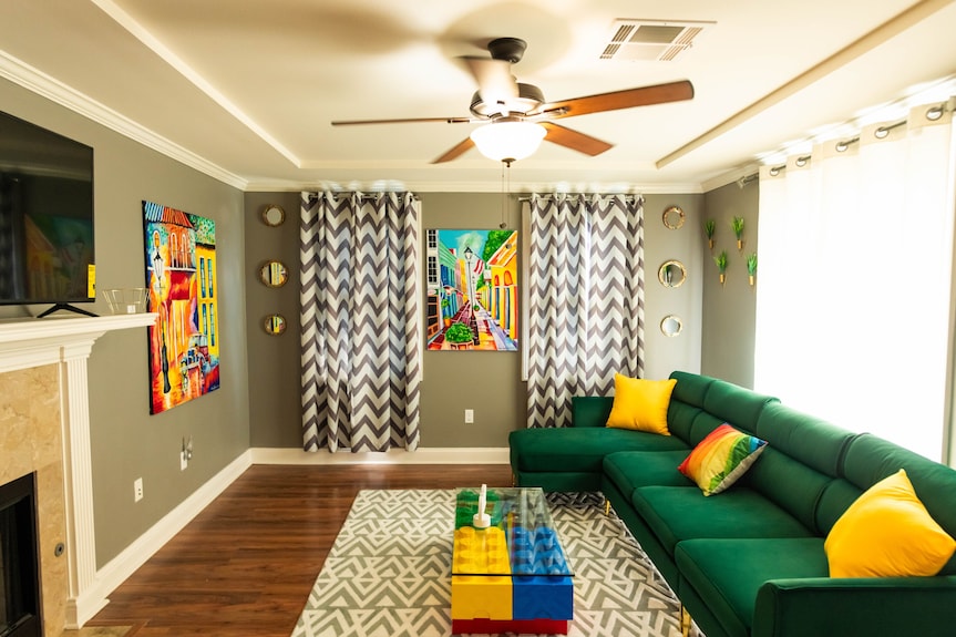 Extravagant 4bd-2bth Home! Free Off St Parking! Games! Jacuzzi Tub! - 뉴올리언스