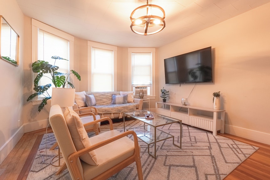 Spacious 3br - Walk To Downtown Salem, Game Room!<br> - 세일럼