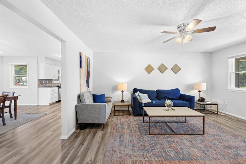 Stylish Rancher In Quiet, Tree Lined Neighborhood. - 조플린