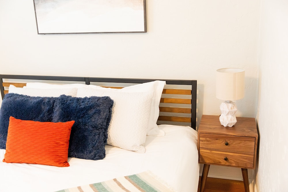 Serenity In South Wedge: Desirable Walking Community Meets Vibrant Tranquillity! - Rochester, NY