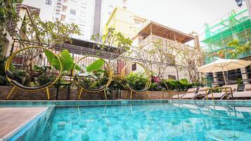 2 piscinas exteriores