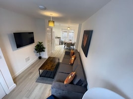 Casa | Sala de estar | Smart TV de 42 polegadas com canais via satélite, Netflix 