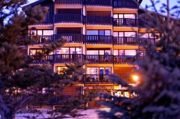 Ski-in/ski-out & foot of the slopes, Ground floor, view open, balcony ...