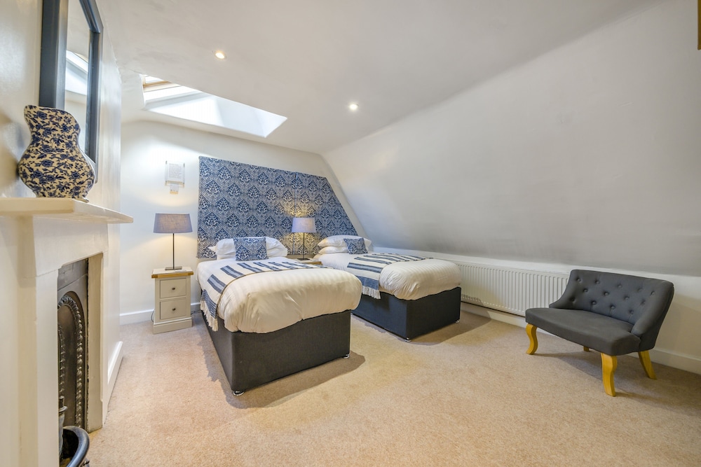 Bannerrigg, A Fabulous Celebration House With Hot Tub And Cinema In Windermere At The Heart Of The E - Windermere