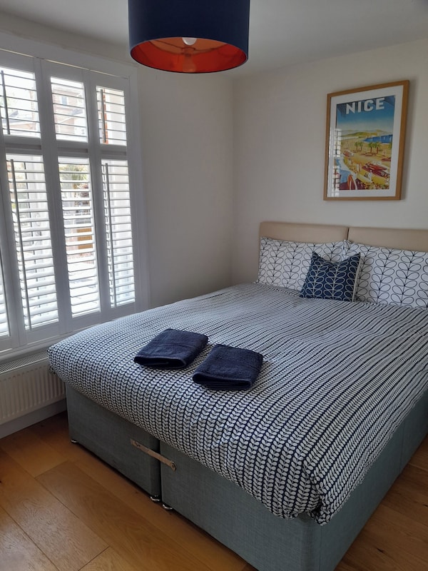 Impeccable 3 Bed 2 Bath Central Cowes Cottage - Isle of Wight