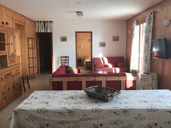 Grand Appartement 5 Chambres Avec Wi-fi Et Parking Aux Gets - Taninges