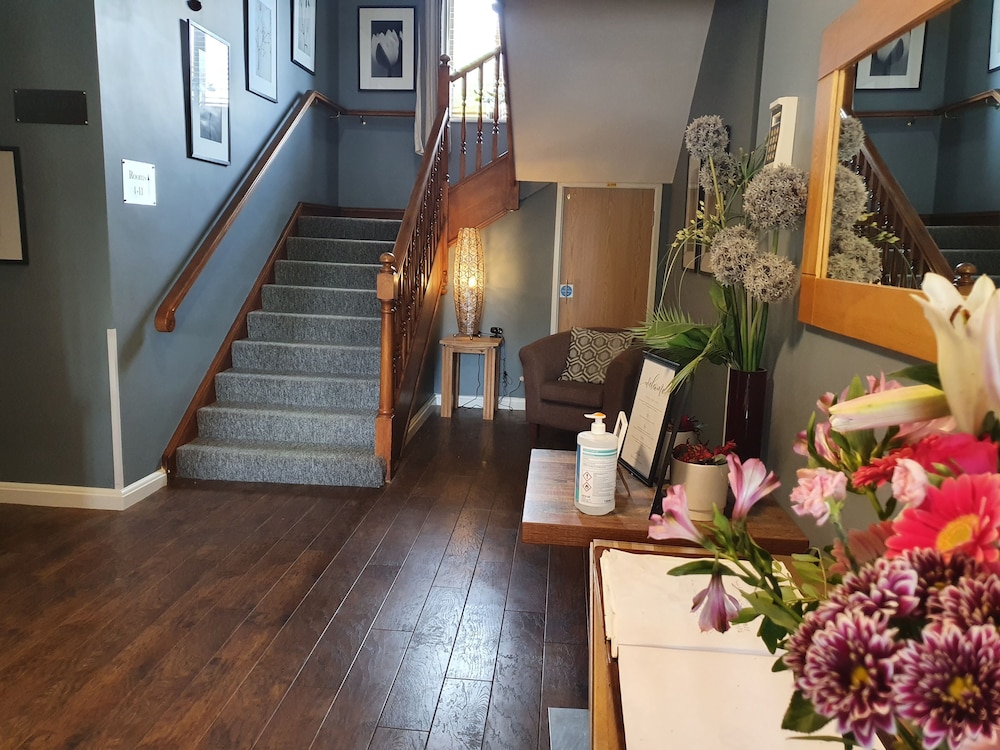 Exclusive Use Of A 12 Bedroom Property - Sleeps 24
Perfect For Groups & Families - Cotswolds