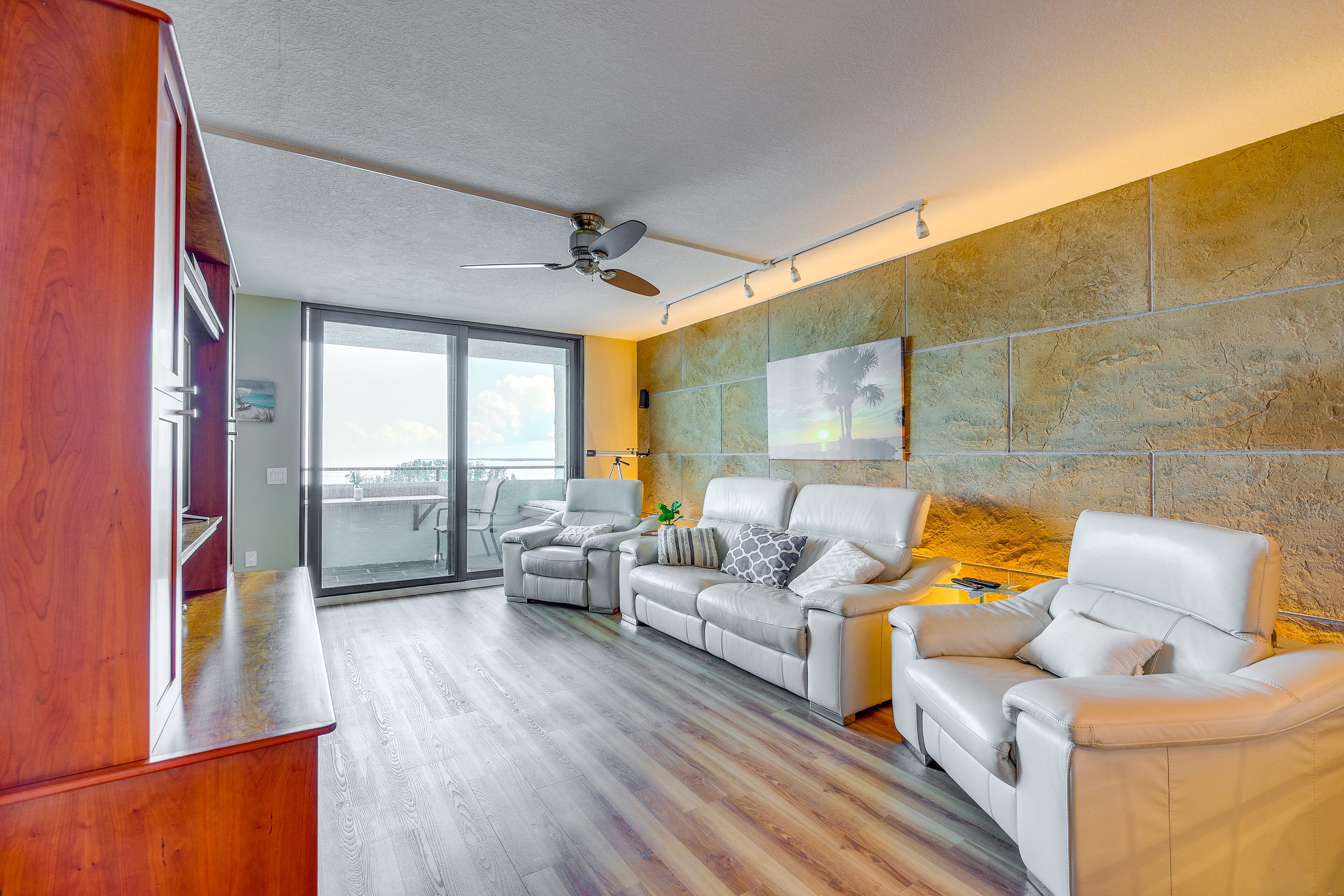 Tropical Retreat W/ Pool & Tennis Courts In Hudson - Hudson, FL