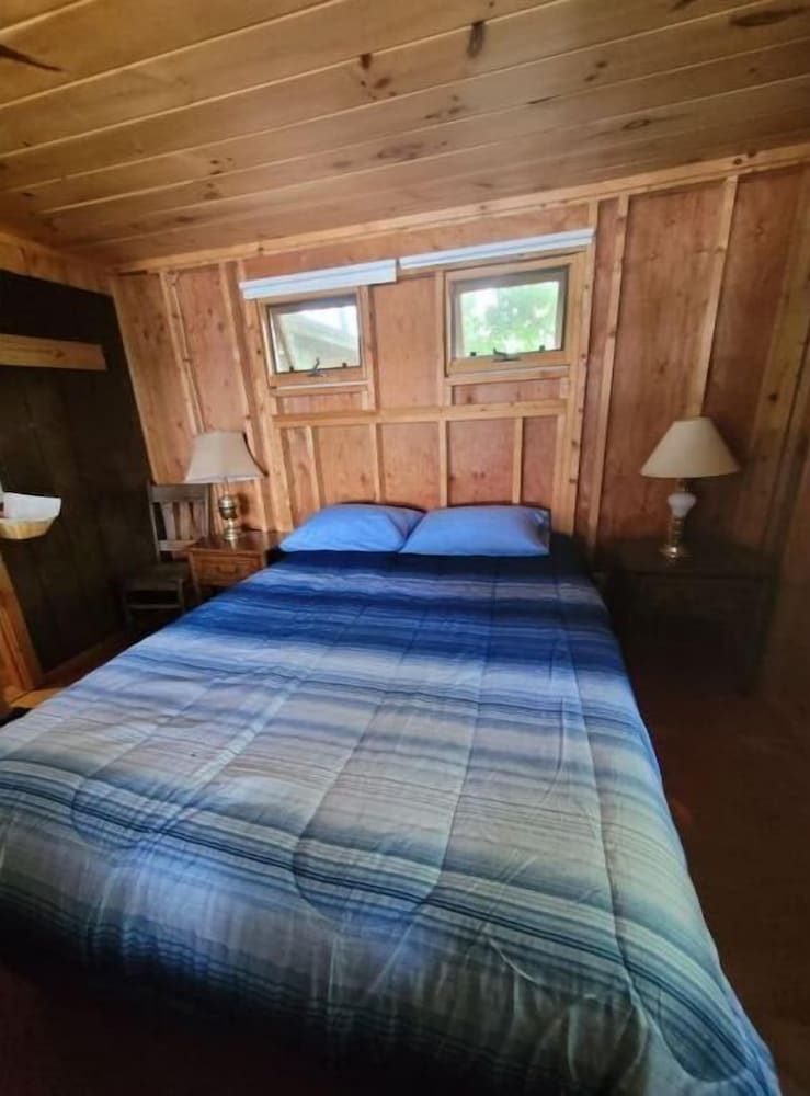 Three Bedroom Cabin On Rust Pond Beach - Wolfeboro, NH