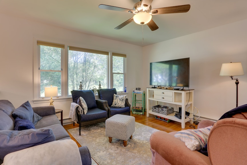 Kiamesha Lake Home W/ Deck: 4 Mi To Resorts World! - Monticello, NY