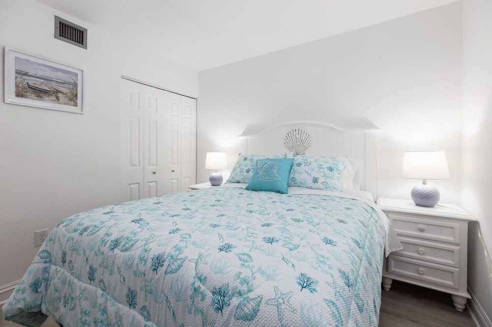 Bayside Condo With Pool And Dock - Key Largo, FL