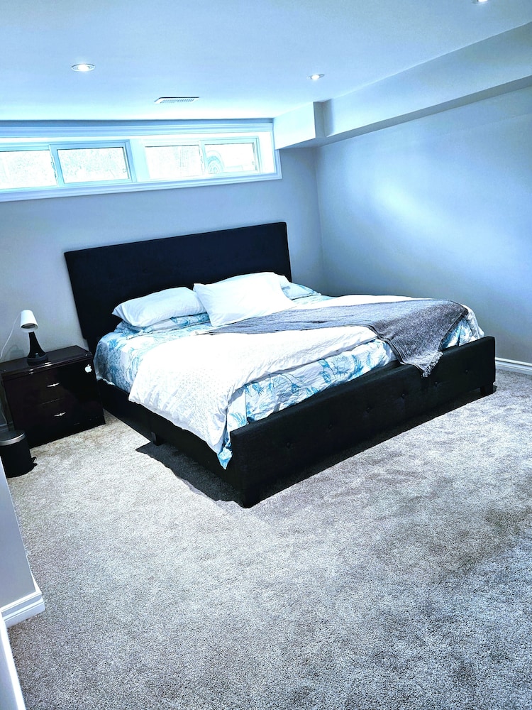Games+bbq+firepit+sleep 8+4 Beds Near Downtown - Peterborough