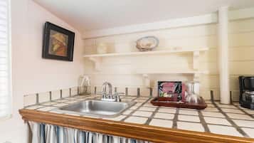 Cabine (Captain's Cabin) | Sala de estar | Smart TV de 32 polegadas com canais por cabo