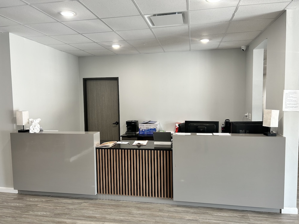 Champion Inn - Cleveland, TX