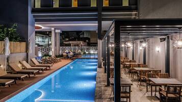 Piscina externa sazonal
