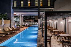 Piscina exterior sazonal 