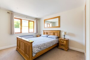 2 quartos, individualmente decorados, individualmente mobiliados