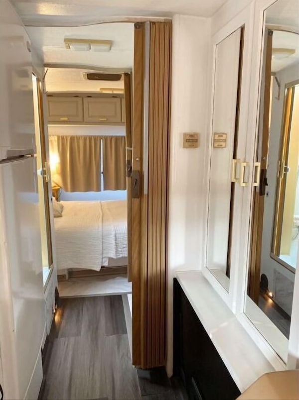 Cozy Caravan  Located In Astoria - New York City