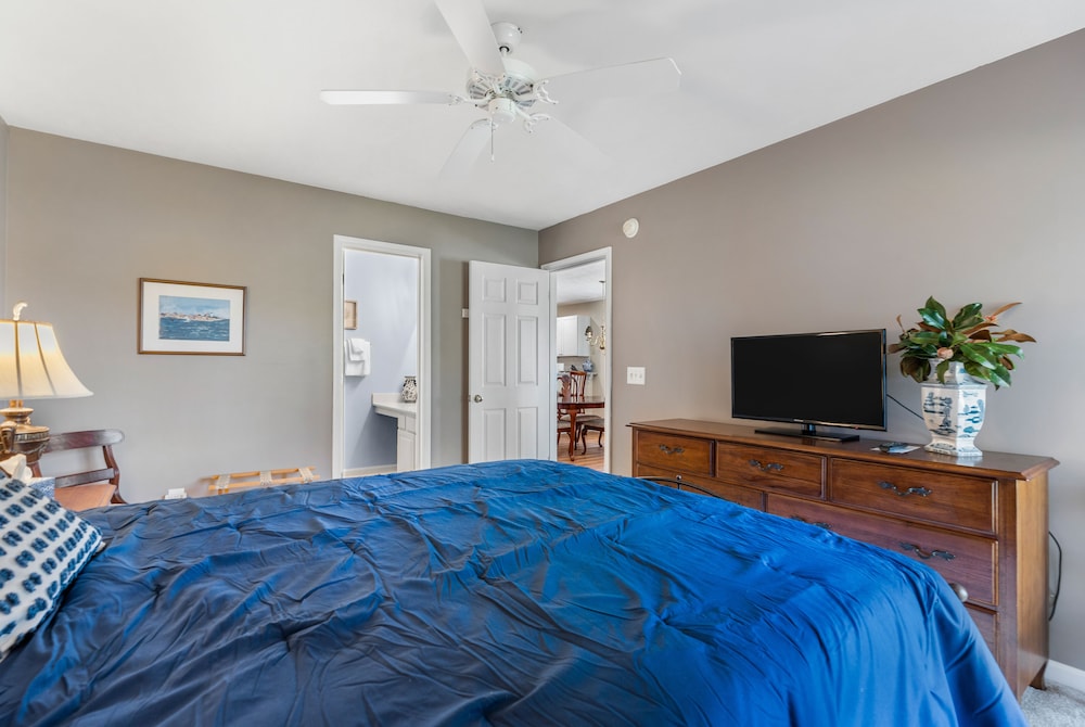 TB 23A Updated and stylish three bedroom True Blue Condo - Georgetown ...