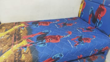Quarto Duplo Económico | Secretária adequada para computadores portáteis, Wi-fi grátis