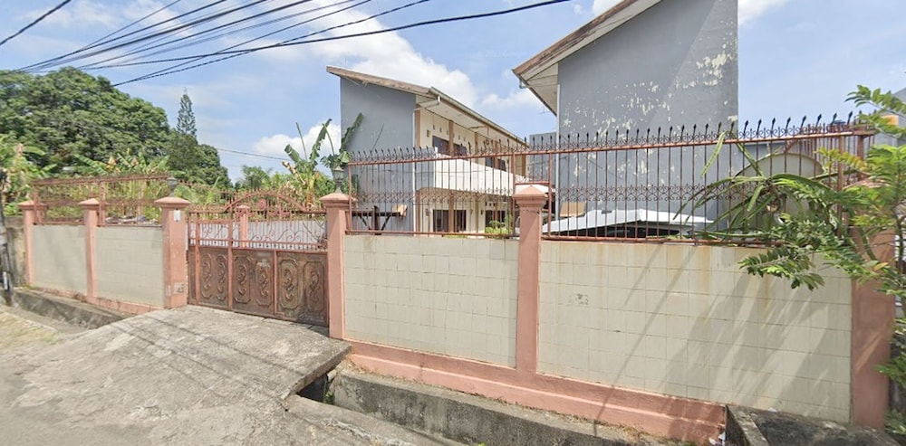 Oyo 93060 Wisma Astukara Syariah Near Sejahtera Department Store Pinrang - West Sulawesi