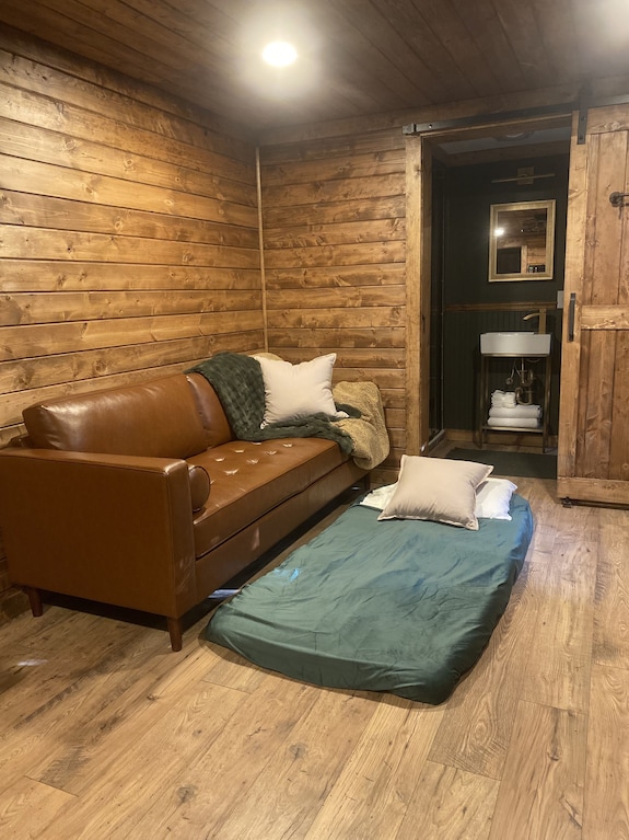 Sticks & Twine Great Cabin On A Working Farm On Paris Mountain Close To It All - South Carolina