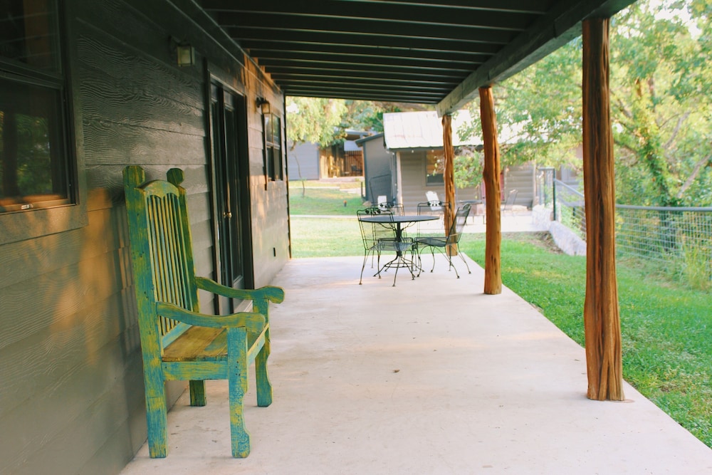 The Springs Retreat. - Leakey, TX