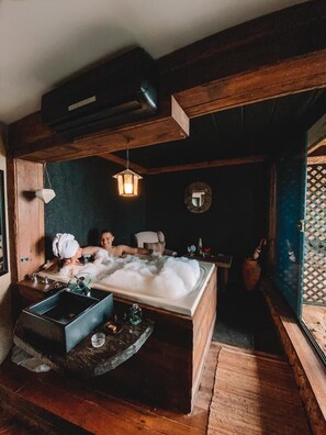 Suite Premium, banheira de hidromassagem, vista para o mar | Minibar, cofre no quarto, com mobília individualizada 
