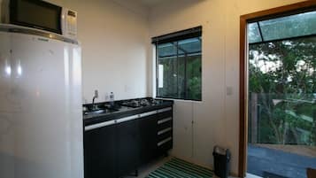 Loft Comfort, 2 quartos, cozinha, vista parcial para o mar | Cozinha privada