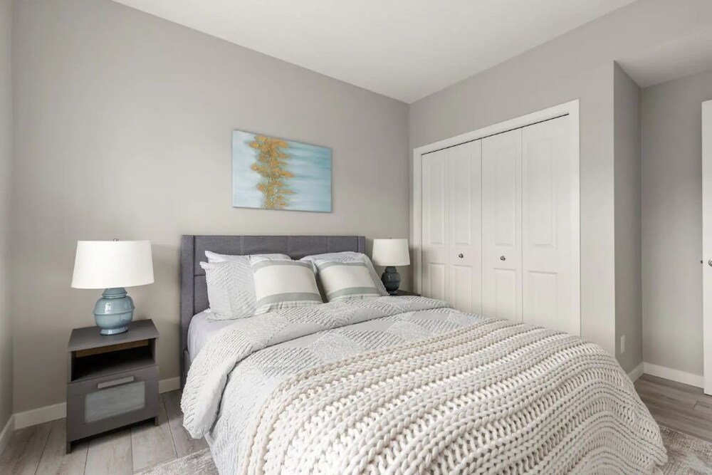 Brand New Luxury Walk-out Suite - Calgary - Airdrie