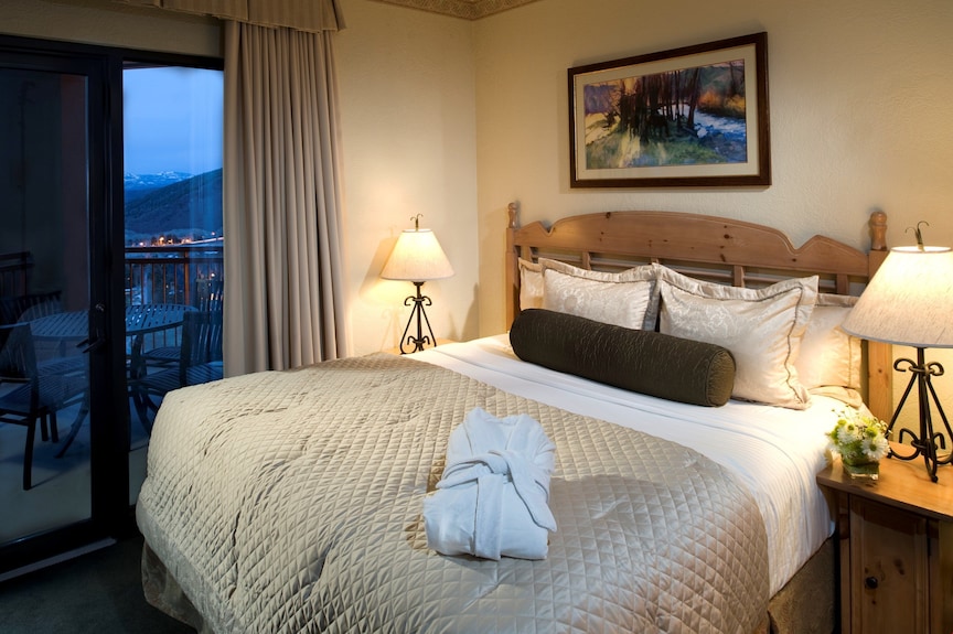 Beautiful Spacious King Room | Heated Pool - Utah
