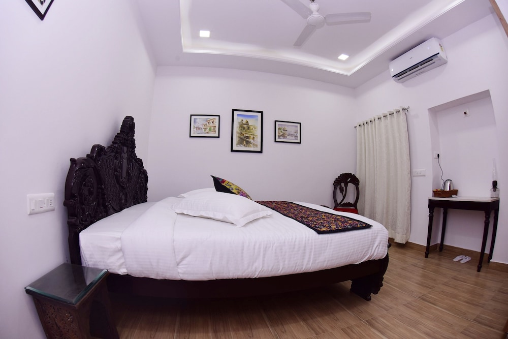 Hotel Mewarts Udaipur - Udaipur