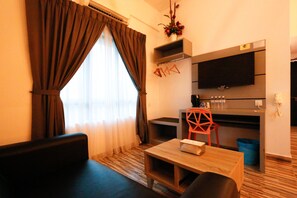 Quarto quádruplo superior | Escrivaninha, Wi-Fi de cortesia, roupa de cama