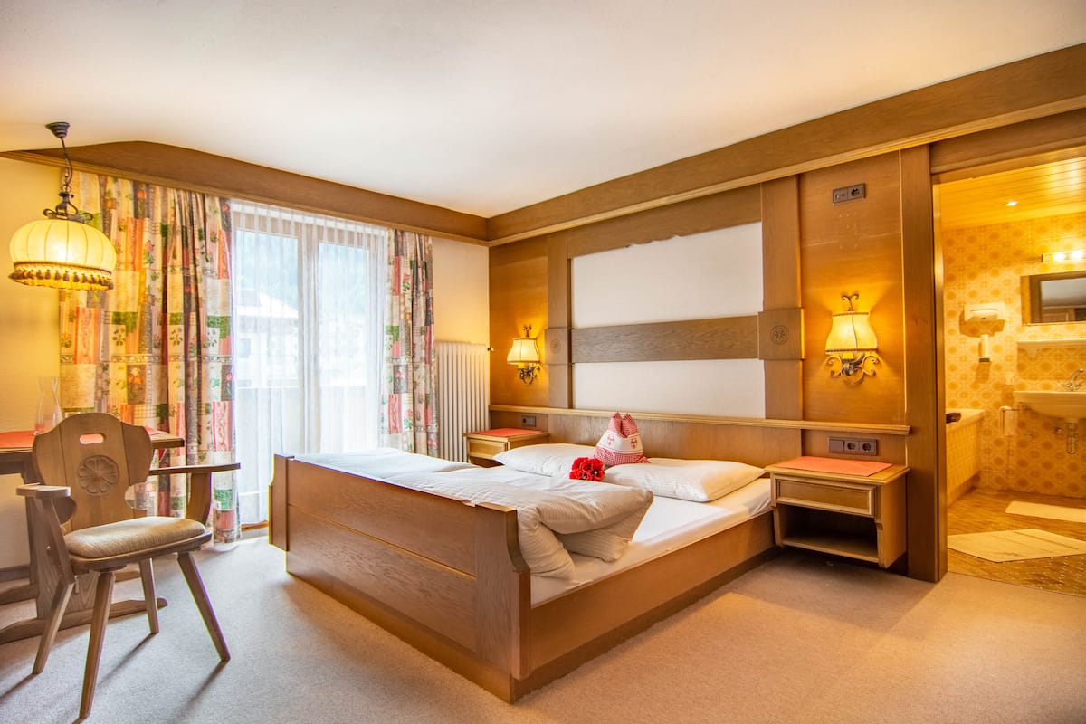 Quarto casal clássico | 1 quarto, roupas de cama antialérgicas, cofres nos quartos
