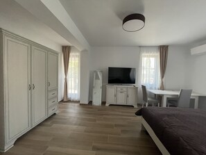Apartamento | Espaço de trabalho para notebook, ferros/tábuas de passar roupa