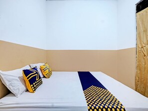 Quarto Duplo Básico | Secretária adequada para computadores portáteis, Wi-fi grátis 