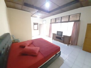 Quarto Duplo Standard | Secretária adequada para computadores portáteis, Wi-fi grátis