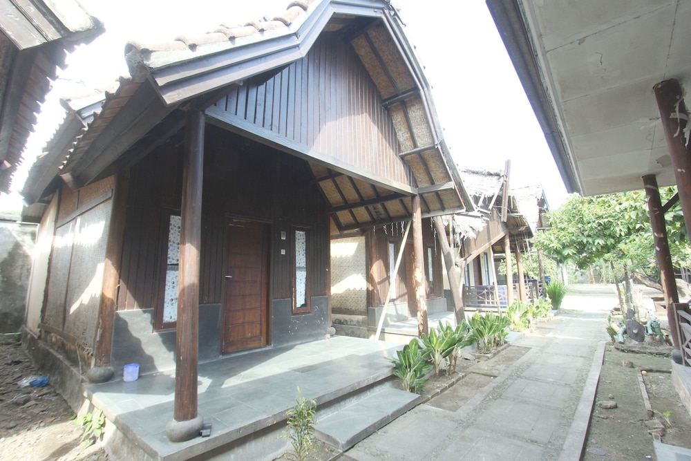 Oyo 93002 Kost Gayus - Mataram