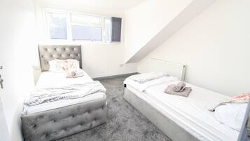 Casa | 4 quartos, Wi-fi grátis, roupa de cama fornecida